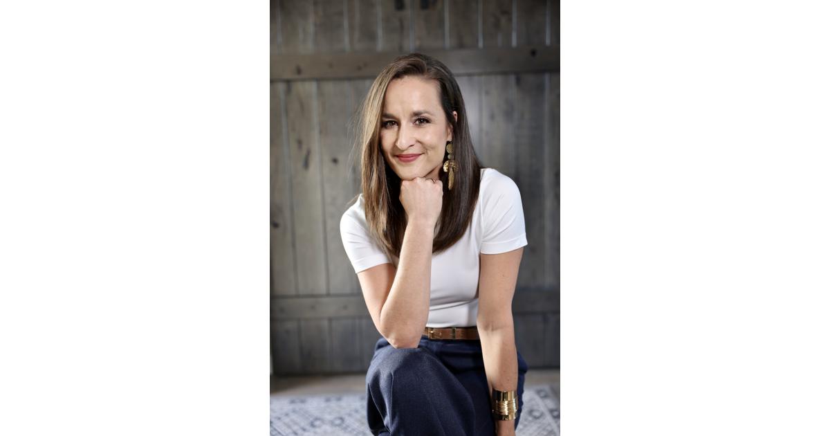 ADRIENNE BULINSKI - Keynote Speaker, Author, Entertainer
